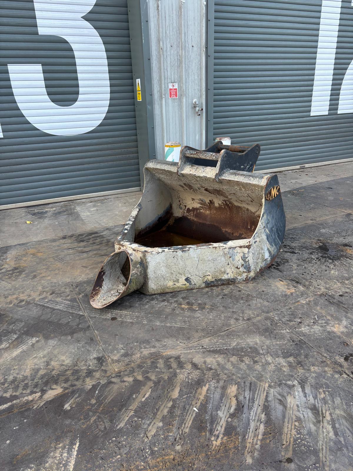 Used BMC Concrete Pouring Bucket Attachments - Molson Used